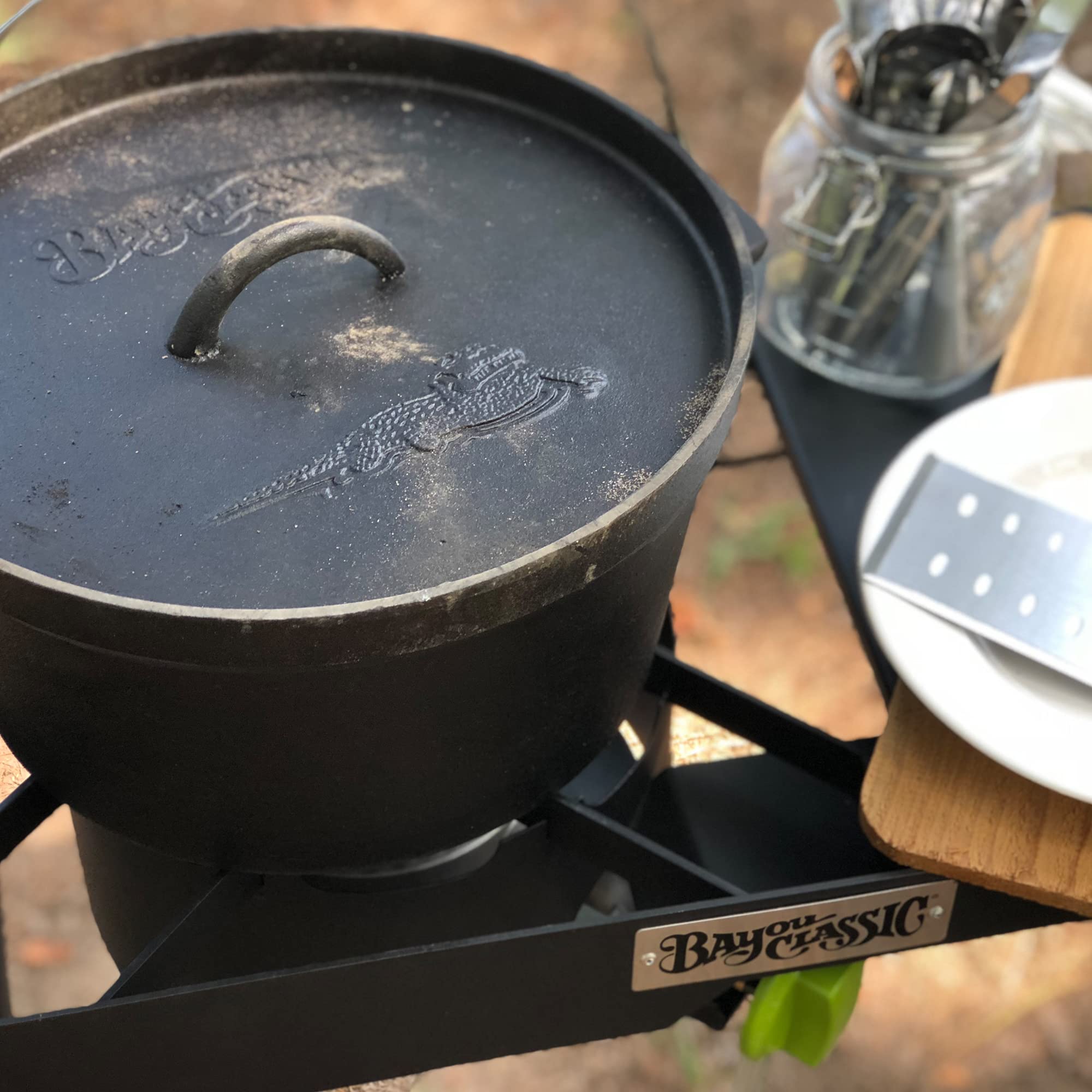 Bayou Classic 7465 14-qt Cast Iron Dutch Oven w/ Perforated Aluminum Fry Basket Features Flanged Camp Lid Stainless Coil Wire Handle Grip Perfect For Baking Frying One-Pot Meals Stews and Chili