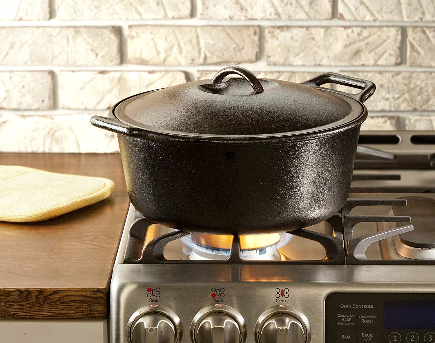 Lodge BOLD 7 Quart Seasoned Cast Iron Dutch Oven, Design-Forward Cookware,Black