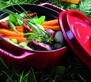 Staub Cast Iron Roaster/Cocotte, Oval 37 cm, 8 L, Cherry Red