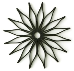 spice ratchet blossom multi-use silicone trivet, black