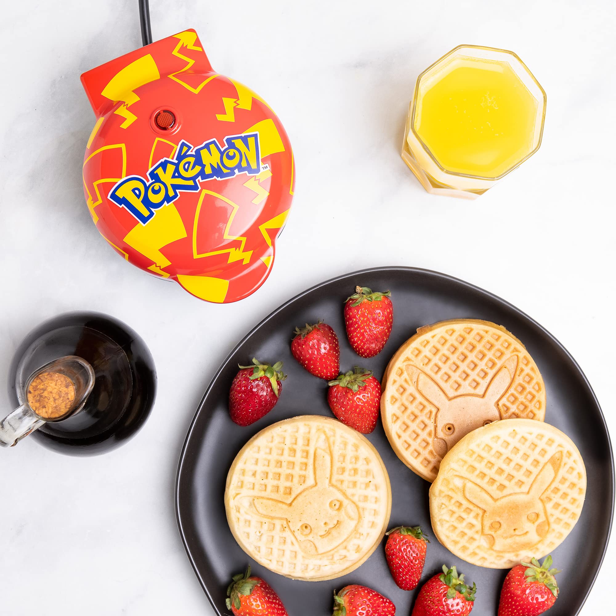 Uncanny Brands Pokémon Pikachu Mini Waffle Maker - Pokemon Kitchen Appliance