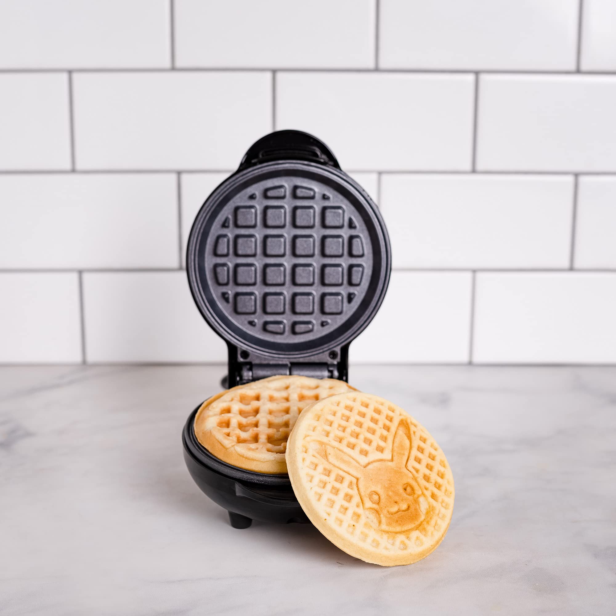 Uncanny Brands Pokémon Pikachu Mini Waffle Maker - Pokemon Kitchen Appliance