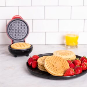 Uncanny Brands Pokémon Pikachu Mini Waffle Maker - Pokemon Kitchen Appliance