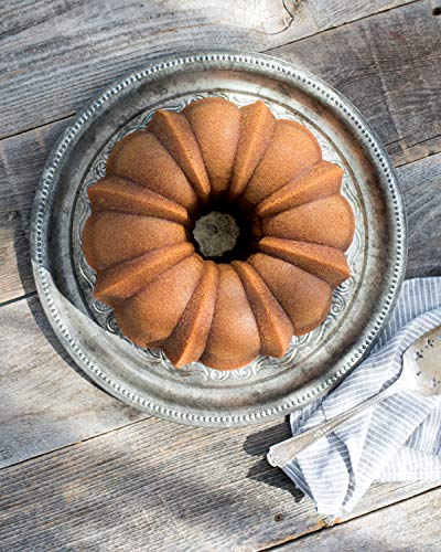 Nordic Ware Original Bundt, 12-Cup, Silver