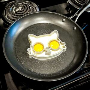 Genuine Fred FUNNY SIDE UP Silicone Egg Mold, Cat, small -