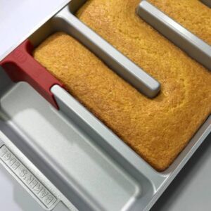 Baker's Edge Lid & Wedge Pack for the Edge Brownie Pan| Silicone Lid for Your Brownie Pan plus the Edge Wedge to Divide your Pan Into Two Separate Baking Areas| Lid & Wedge Only - Pan Sold Separately