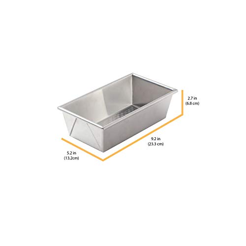 Chicago Metallic Uncoated Textured Aluminum 1-Pound Loaf Pan, 9.2 x 5.2 x 2.75 inches Inner dimensions are 8.5 x 4.5 x 2.7, Silver