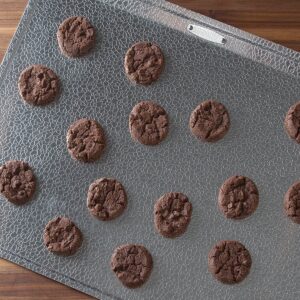 Premium Quality Bakeware, Set of 2 Baking Sheets, 10 x 14-Inch Biscuit and 14 x 17.5-Inch Cookie Sheet