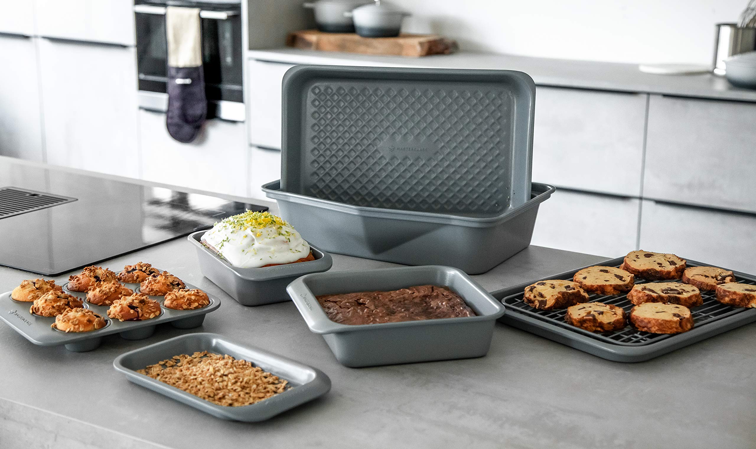 MasterClass Smart Ceramic Baking Tray with Robust Non Stick Coating, Carbon Steel, 40 x 27 cm Large Stackable Cookie Sheet