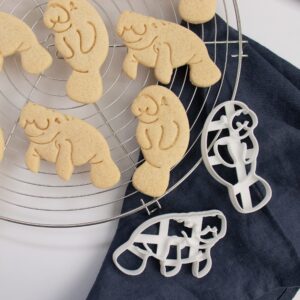 Set of 2 Manatee cookie cutters (Designs: Cute & Realistic), 2 pieces - Bakerlogy