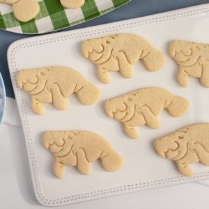 Set of 2 Manatee cookie cutters (Designs: Cute & Realistic), 2 pieces - Bakerlogy