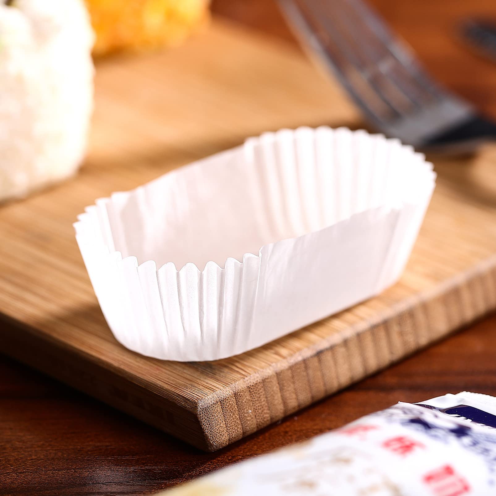 Cabilock 2000pcs Oval Cake Cups Disposable Baking Cups Cake Cup Wrap Paper Boat Shape Cake Cups Party Supplies for Cakes Muffins