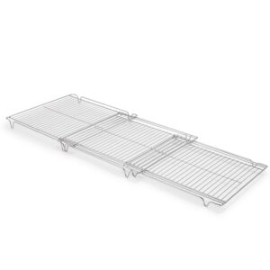 sur la table expandable cooling rack, silver