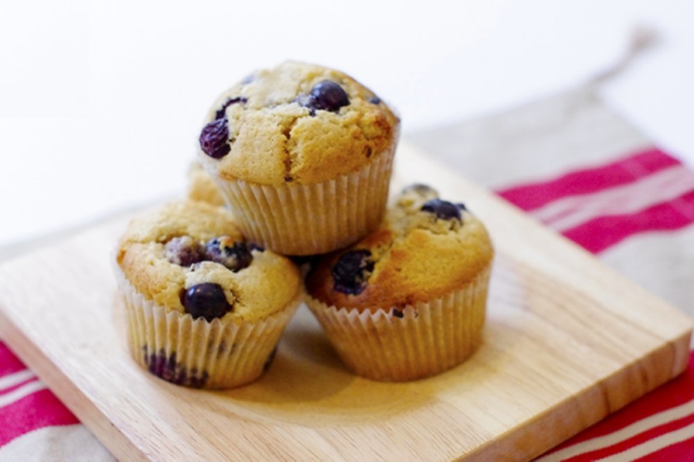 Silicone Mini Cupcake Pan Silicone Molds, 2 Pack Silicone Mini Muffin Pan with 24 Cups Muffin Tin (Red and Blue)