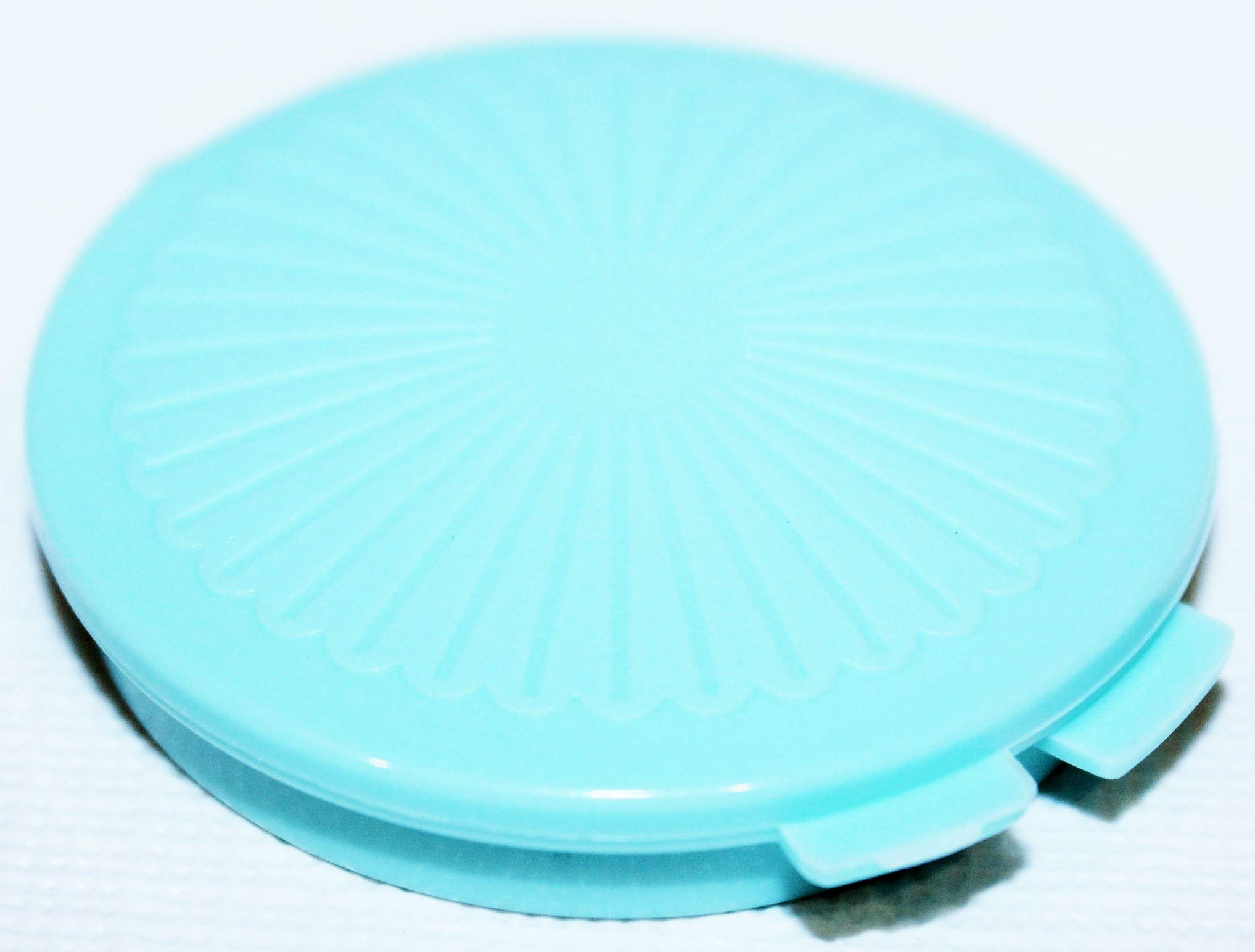 Tupperware Vintage Mini Clamshell Pill Case Round Keeper Country Pastel Seafoam Aqua Blue