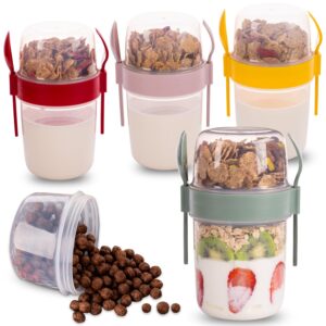 eynel 4 pack on the go 22 oz breakfast cups with lids and spoon, reusable cereal yogurt cup with topping plastic milk jar overnight oats container for granola oatmeal take along (22 oz - 4 colors set)