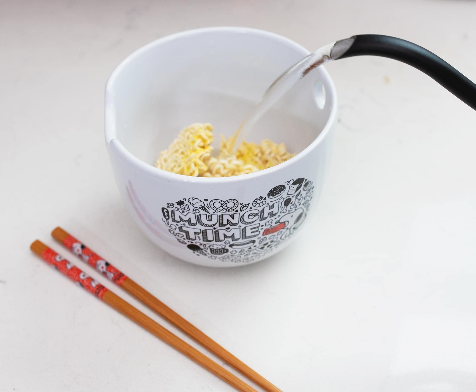 Peanuts "Munch Time" 20-Ounce Ceramic Ramen Bowl and Chopstick Set