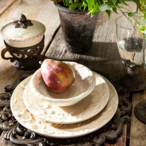 GG Collection Cream Ceramic Bowl and Lid with Detailed Ornate Acanthus Leaf Motif Base