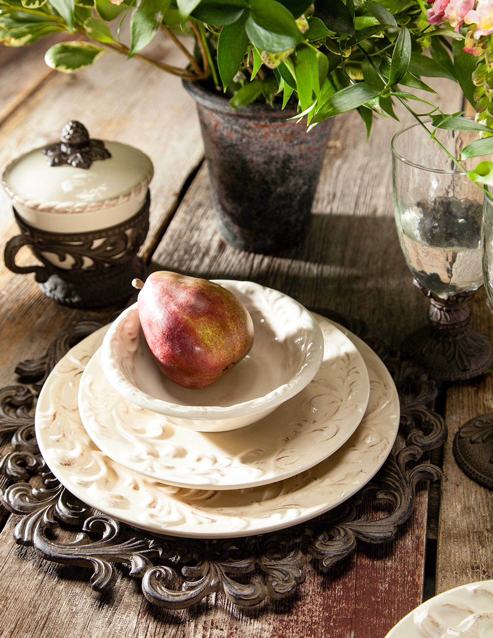 GG Collection Cream Ceramic Bowl and Lid with Detailed Ornate Acanthus Leaf Motif Base