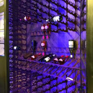 di prima usa Wall Mount Wine Rack - Holds 8 Bottles with Elegance & Durability - Italian Inspired Wall Mount Wine Rack & Robust Steel Construction