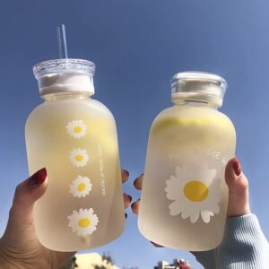 JZSMY 480ml Milk Juice Cute Water Bottle with Scale 2 Lids Little daisy Matte Portable Transparent Water Cup Glass Bottles Creative Handy Cup (Matte 1 flower)