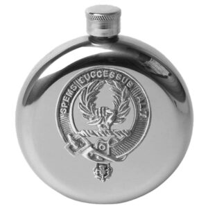 ross 5 oz round clan crest scottish badge flask