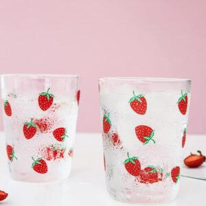 Sizikato Set of 2 Clear Glass Tumbler, 11 Oz Iced Tea Glass, Cute Strawberry Pattern