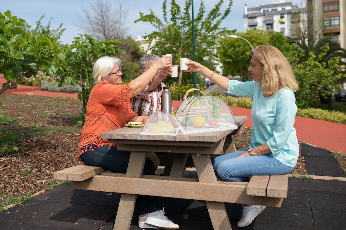 Food Covers for Outside Dining - Mesh Food Covers for Outdoors, Fly Covers for Outdoor Food - Collapsible Food Tent, Food Umbrella Mesh Cover - 4-Pack Picnic Food Covers - 14"x14" & 17"x17" Food Nets