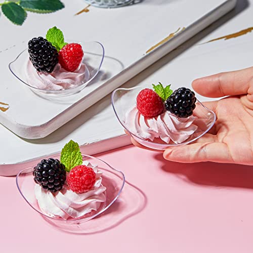 Qeirudu 100 Pack 1 oz Mini Dessert Plates, 3-1/8 x 2-5/8 Inches Small Clear Appetizer Plates with Spoons for Serving Hors D'oeuvres, Cheesecake, Strawberry, Chocolate Truffles