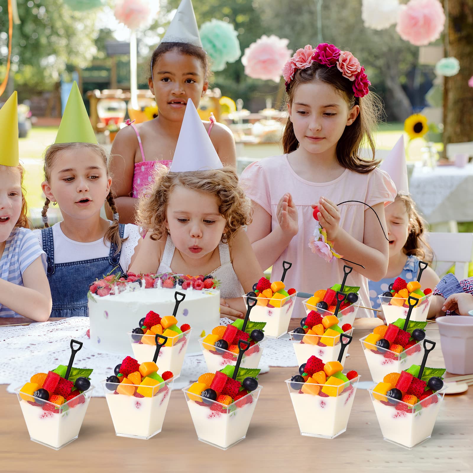 100 Pcs Square Dessert Cups with 100 Shovel Shape Dessert Spoon Clear Plastic Appetizer Cups with Lids Mini Parfait Cups Shovel Spoon for Party Favors, Desserts, Appetizers, Puddings, Yogurt (5.4 Oz)