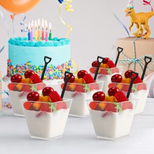 100 Pcs Square Dessert Cups with 100 Shovel Shape Dessert Spoon Clear Plastic Appetizer Cups with Lids Mini Parfait Cups Shovel Spoon for Party Favors, Desserts, Appetizers, Puddings, Yogurt (5.4 Oz)