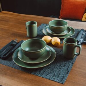 HALO Master Chief 117 Stoneware 8-Piece Dinnerware Set | Plates, Bowls, Mugs