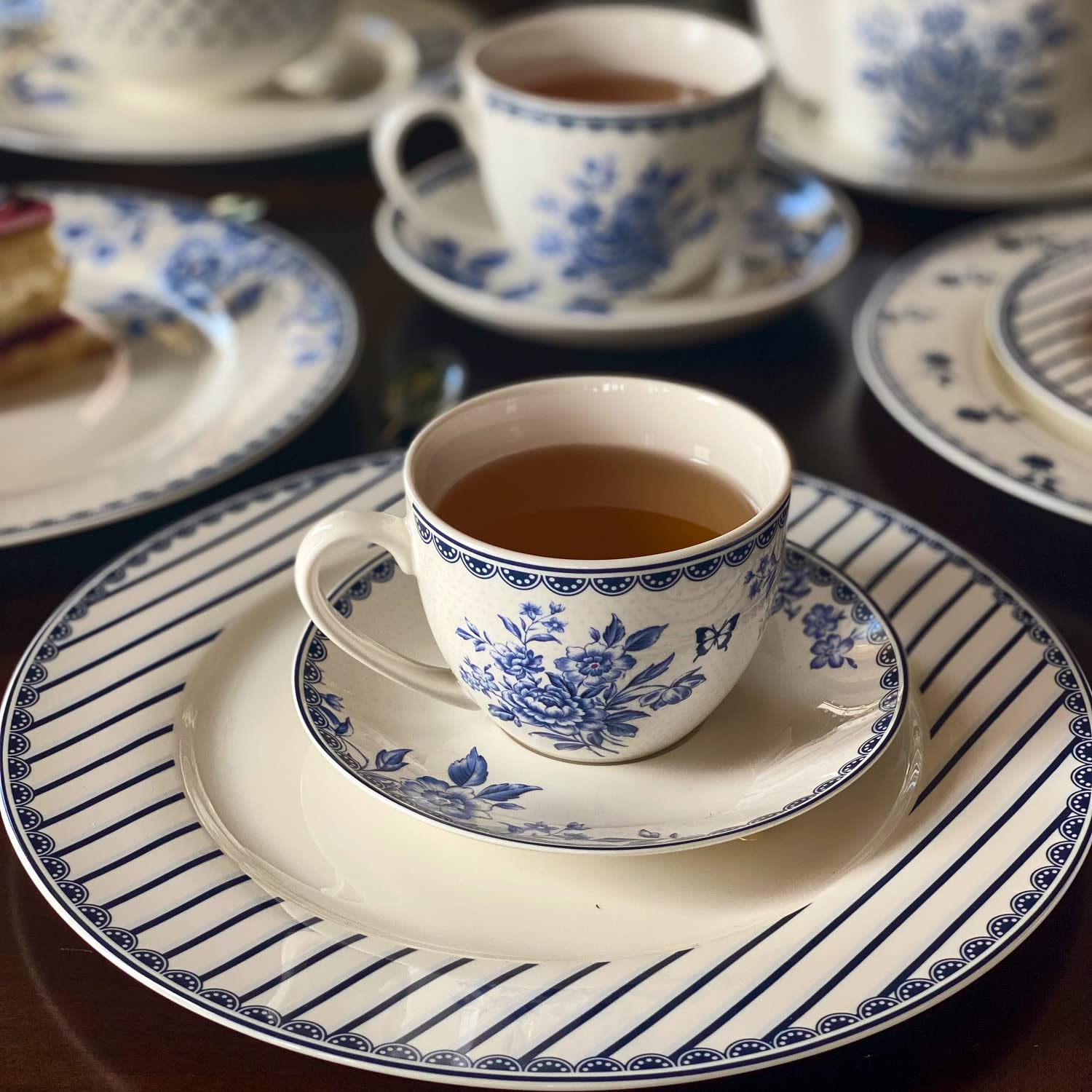 STP GOODS Bone China Kitchen Teacups 8.8 fl oz (260 ml) Floral Tea Cups Vintage Indigo Tea Cup and Saucer Set of 4 Pretty Tea Cup with Matching Saucer Christmas Mugs