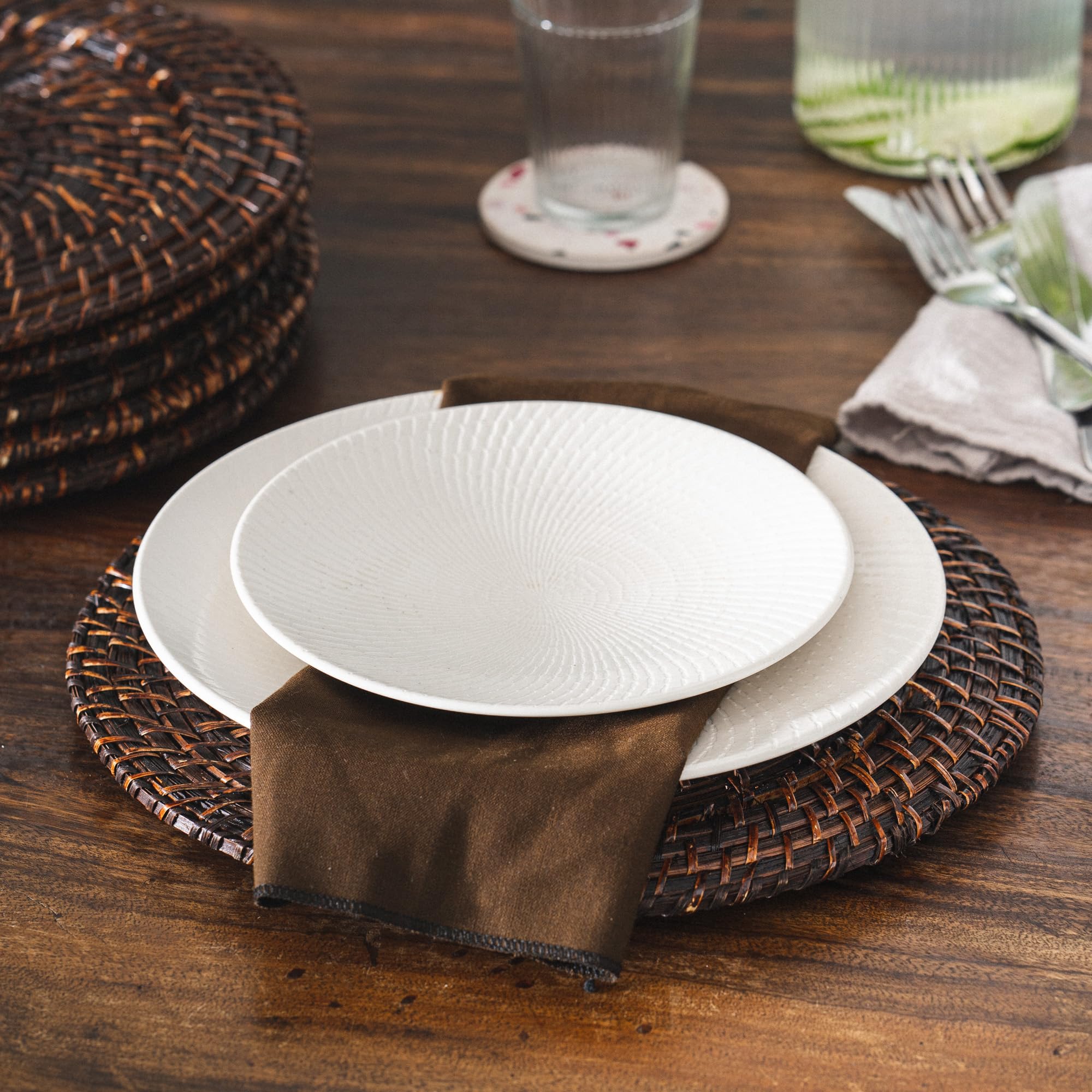 Artera Wicker Rattan Charger Plates - Set of 8, 13 inch Round Woven Plate Holder, Decorative Service Plates for Home, Professional Fine Dining Perfect for Events & Dinner Parties