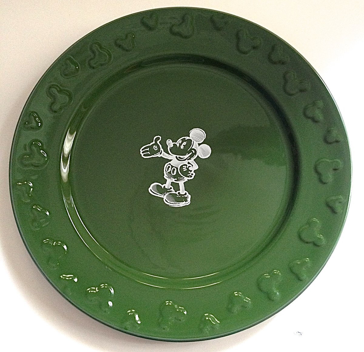 Disney Parks Green with White Mickey Mouse Sketch Dinner Plate NEW