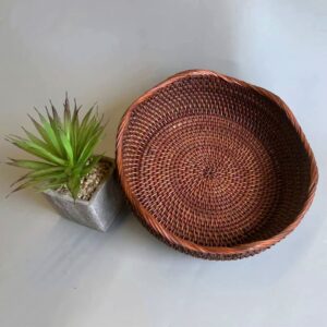 AMOLOLO Handmade Rattan Round Fruit Basket Food Storage Bowls Kitchen Organizer Snack Serving Bowl 10 Inch Wavy Edge Circle Tray Basket with 3” Deep Wall, Dark Brown Décor Display Tray Bowl, M