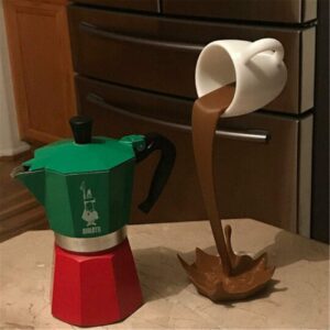 Xindemei Floating Cup Sculpture Pouring Liquid Coffee Mug Funny Coffee Spilling Pouring Splash Coffee Mug Sculpture Art Decor for Home (A)