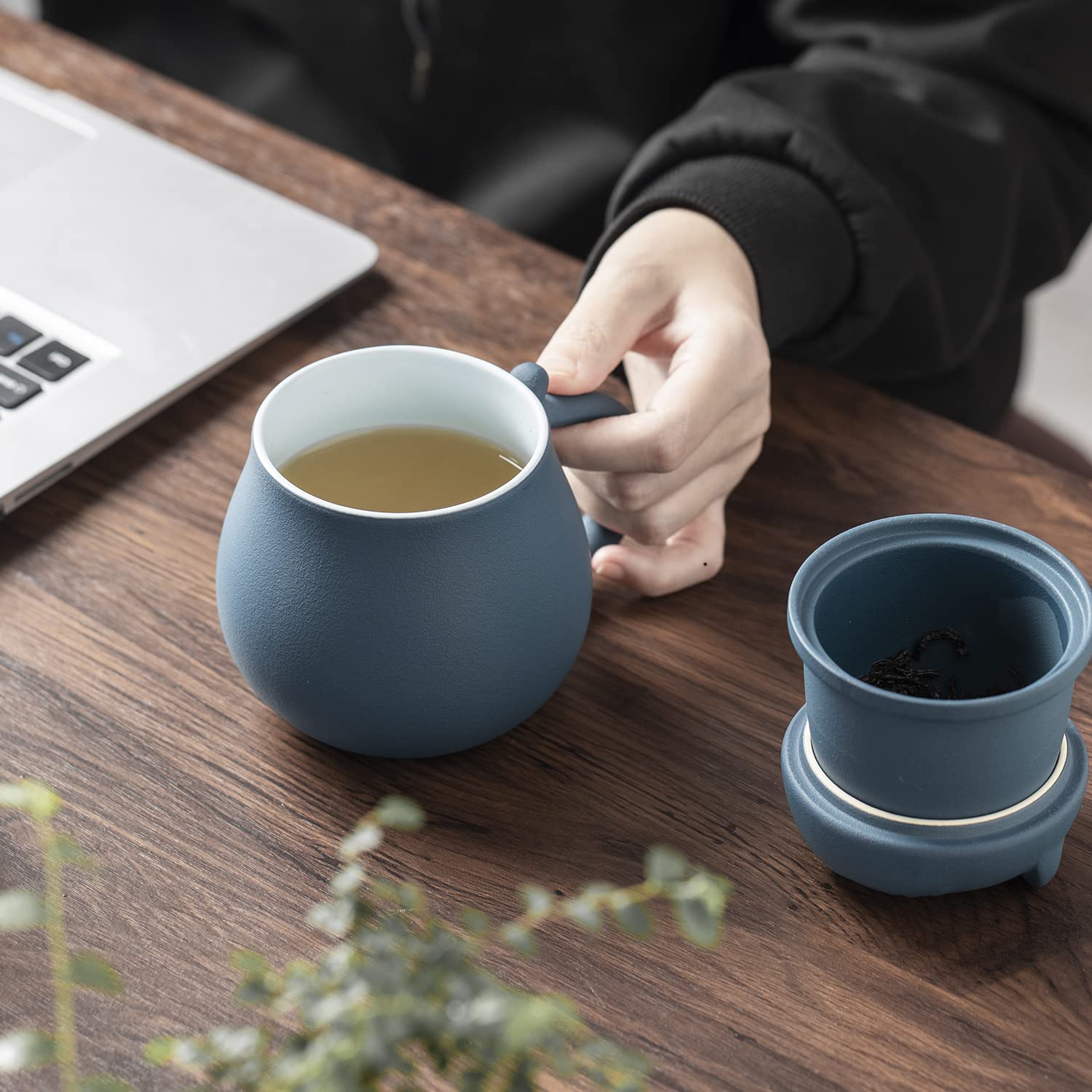 Ceramic Tea Mug with Infuser and Lid Cute Lucky Cat Design Coffee Mug with Lid Ceramic Tea Cup with Filter for Steeping Loose Leaf (Blue)