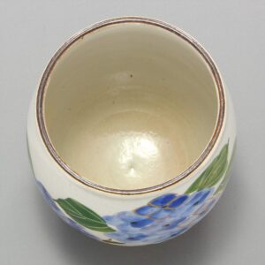 前謙 Maeken Teacup White 9.5 fl oz (280 ml), Kyoto Ware Kiyomizu Ware Shunyama Kiln Teacup Hydrangea