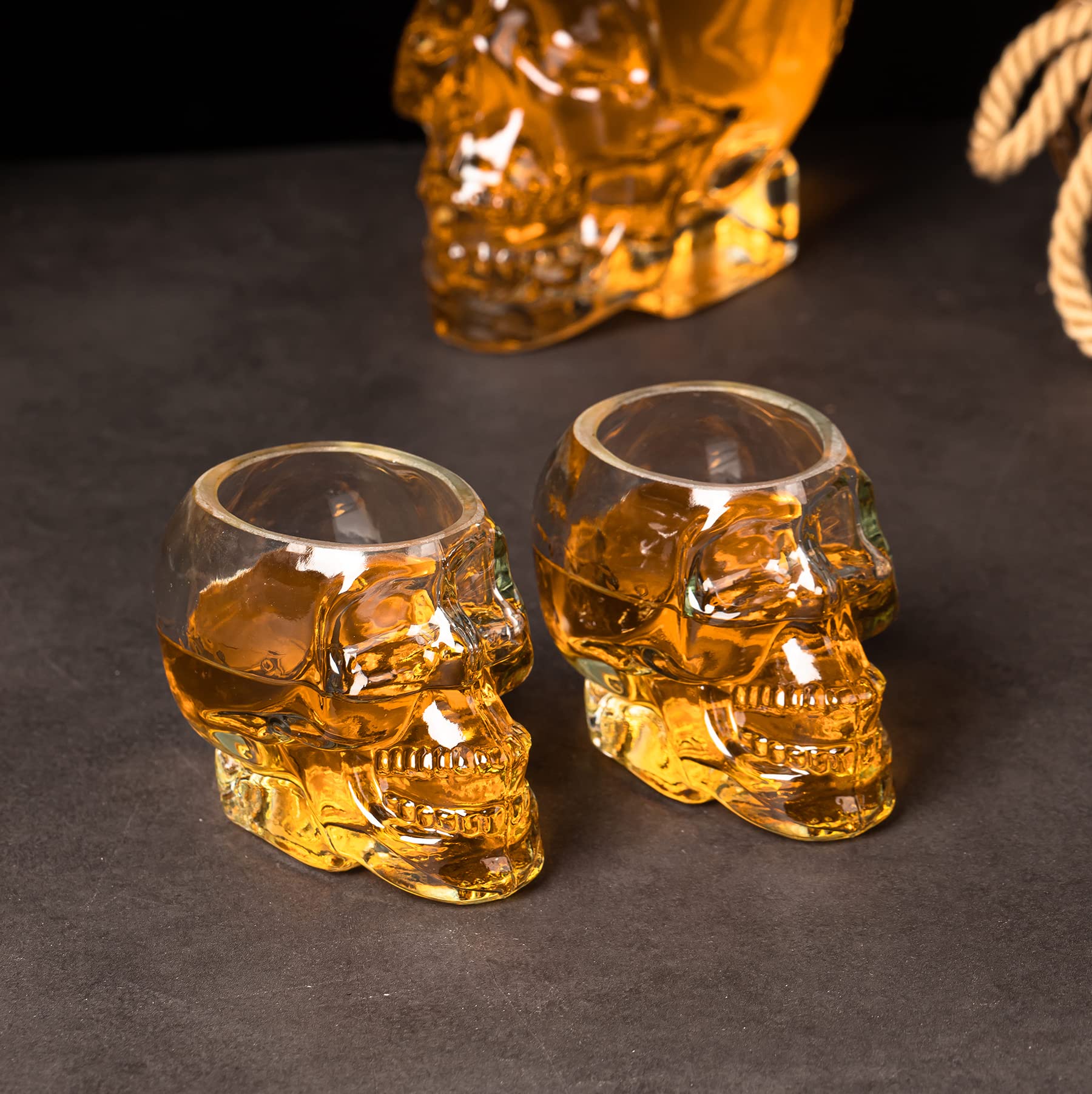 Glass Skull Decanter,750 ML Whiskey Skull Decanter Set with 2 Skull 3 oz Glasses for Halloween Themed Party, Personalized Drinking Cup for Cocktail Wine Vodka As a Skull Gifts