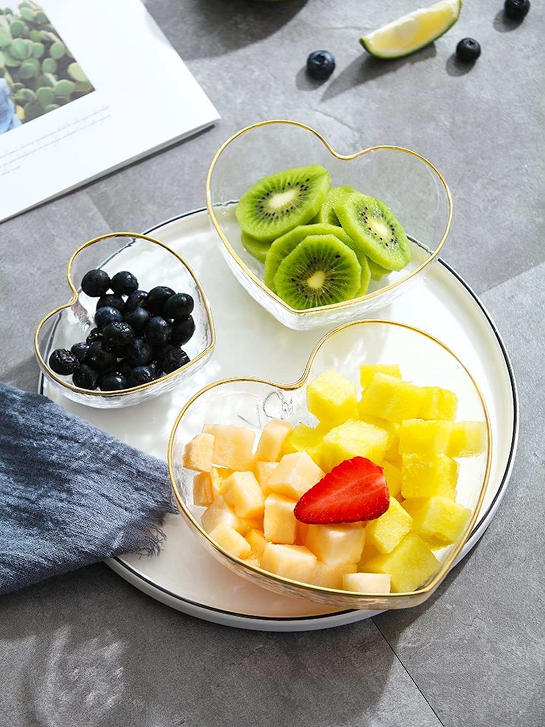 YUNNUO Glass Bowls For Dessert,Glass Bowls 6 Inch,Phnom Penh Heart-Shaped Glass Bowl And Cup Set,Used In The Kitchen To Make Ice Cream Or Fruit Salad,Yogurt Dessert Bowl (With A Spoon)