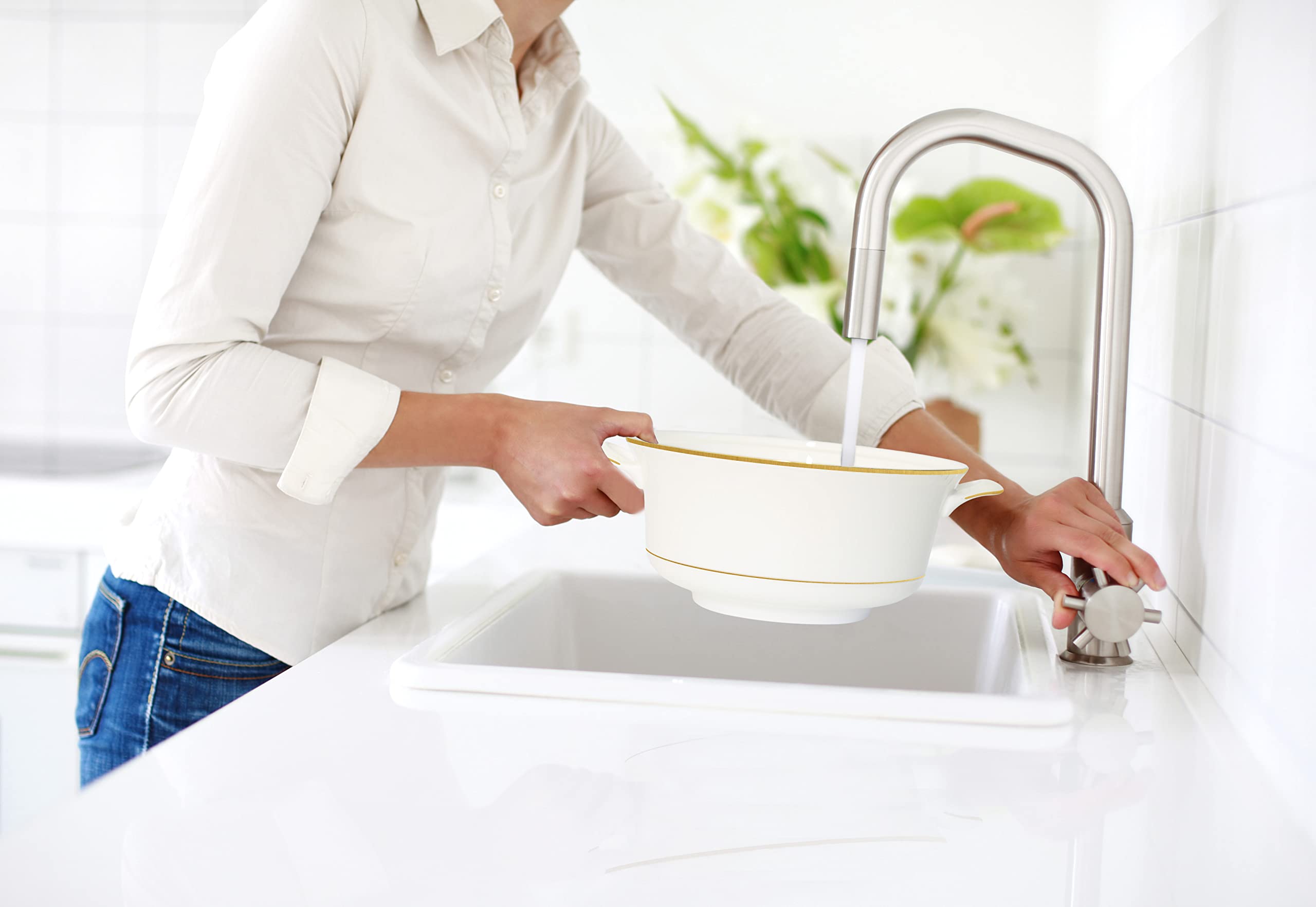 Bone China Soup Tureen with lid, 2.97QT, Gold Rim, Big Soup Bowl, 2pc set, Serveware, Big Serving Bowl, Elegant Ceramic/Porcelain, White, Translucent, Modern, Simple and resistant, Greeting dinnerware