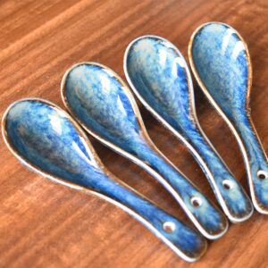 BOEEA 4 Pieces Soup Spoon Set, Asian Soup Spoon, Long Handle Ceramic Soup Spoons, Retro Blue Ramen Bowl Soup Spoon Suitable for Soup, Dumplings, Gravy, Cake, Oatmeal