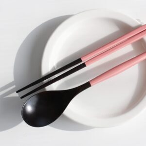 Chopsticks Reusable Korea traditional Spoon and Chopsticks Set, 2 Pair lacquer wooden Chopsticks Spoon (pink)