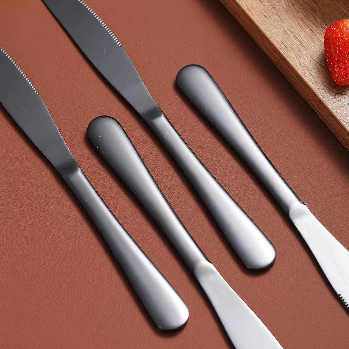 Berglander Black Dinner Knives Set Of 4, Stainless Steel Titanium Plating Shiny Black Dinner Knife, Butter Knife Spreader Table Knives Sturdy And Dishwasher Safe