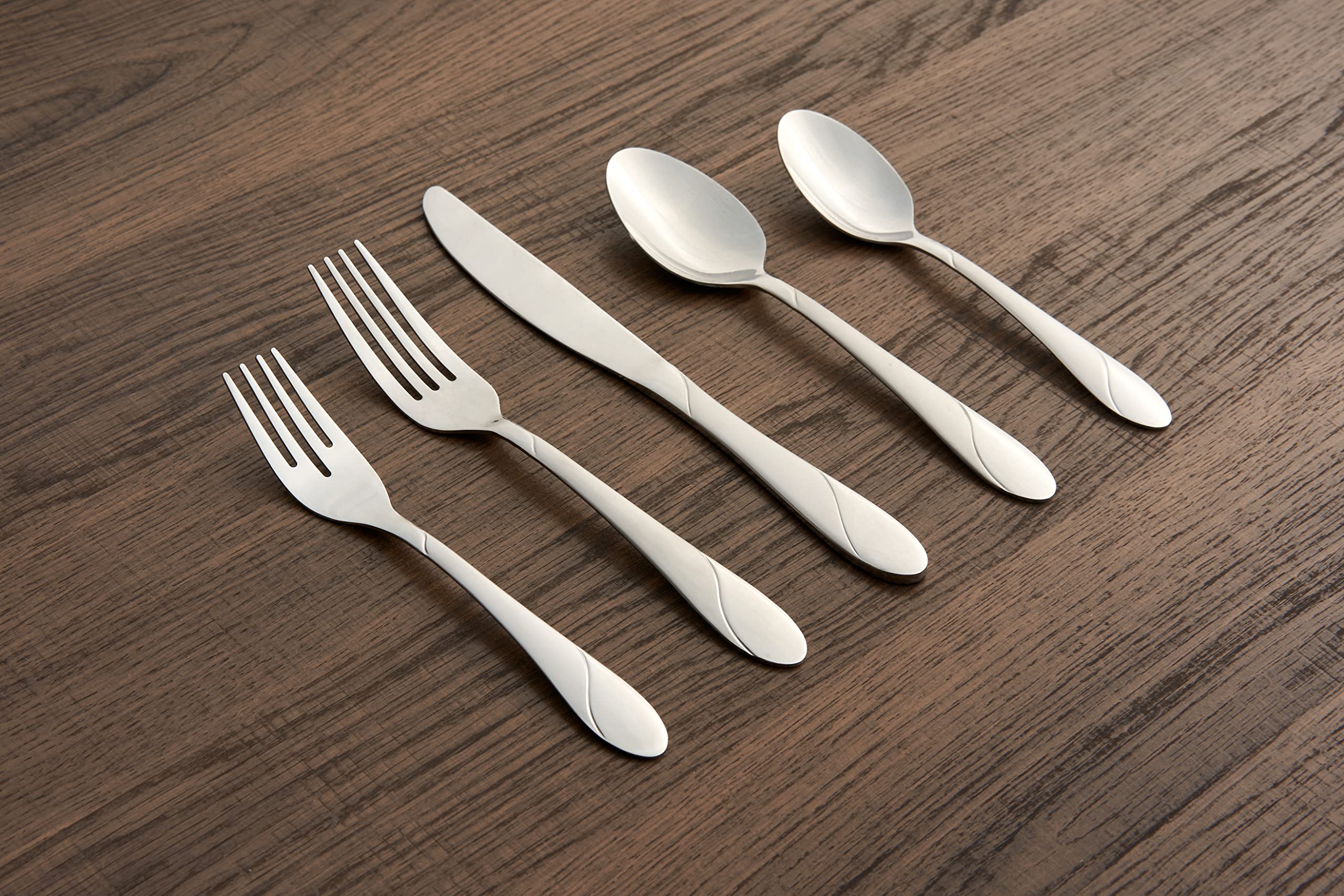 Cambridge Silversmiths Swirl Sand 89-Piece Flatware Set