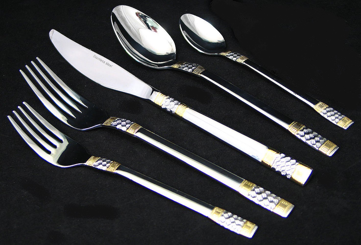 Venezia Collection 'Milano' 40-Pcs. Fine Flatware Set, Silverware Cutlery Dining Service for 8, Premium 18/10 Surgical Stainless Steel, 24K Gold-Plated Trim