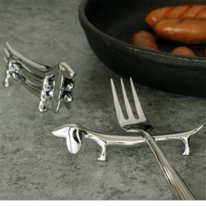 IUAQDP 6 Pieces Dog Chopsticks Holder Metal Dachshund Chopstick Rest Pillow, Silver Puppy Chopstick Rack Stand for Spoon Fork Knife Tableware Brush Home Kitchen Table Decoration