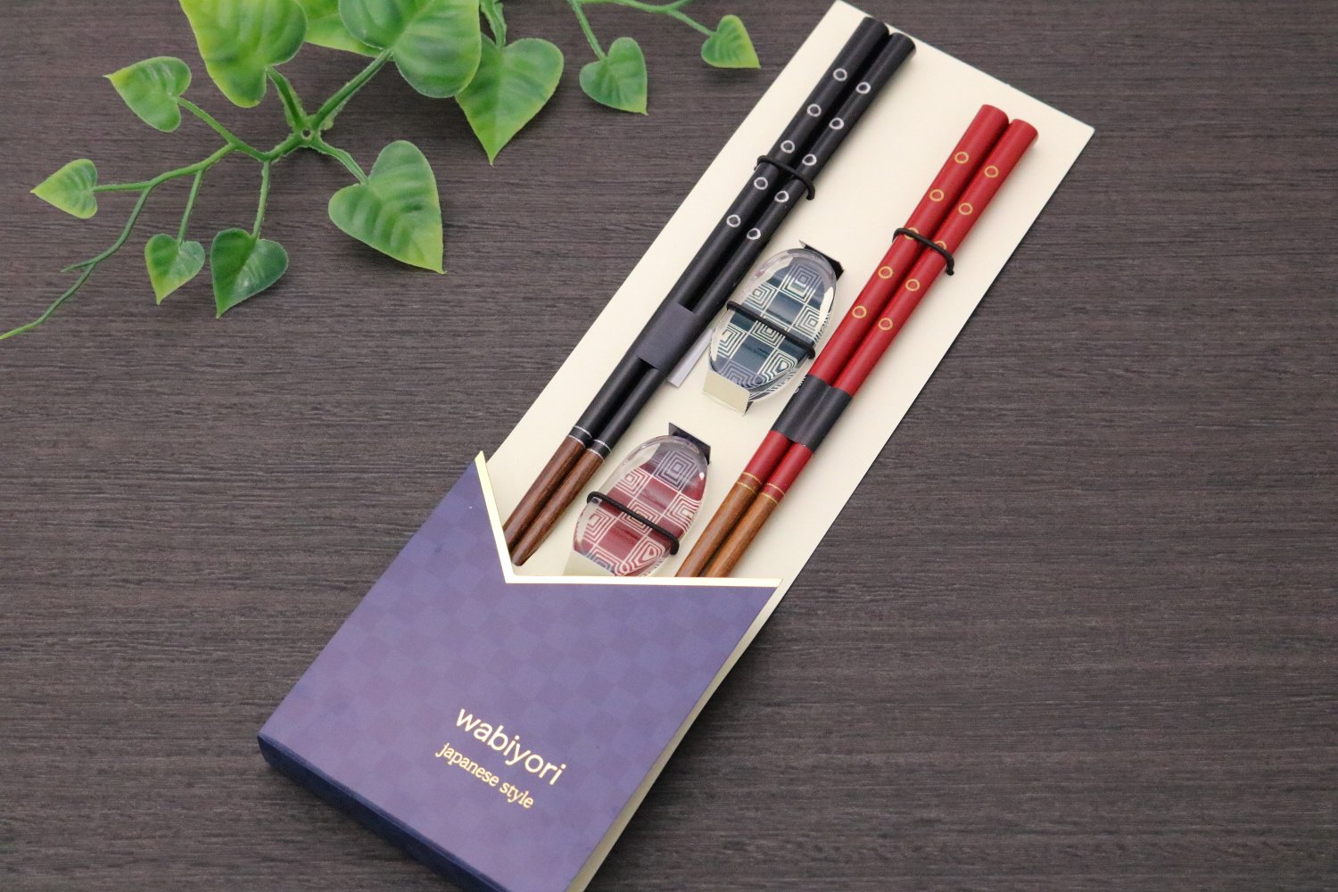 Ishida WABIYORI 60181 Tsukiyama Couple Chopsticks for Gifts, Includes Chopsticks Rest