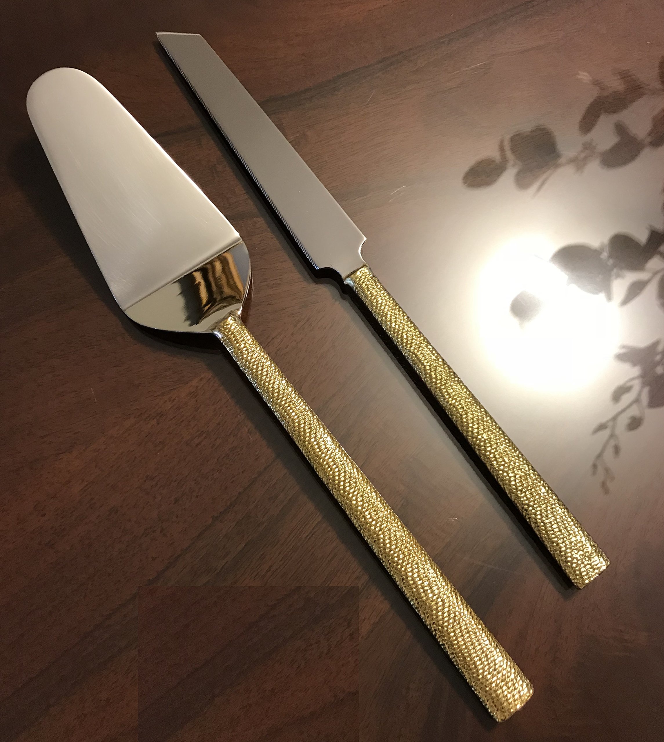 Elegant 2 Piece Cake Server Set 1 Cake Knife and 1 Cake Server 2 Tone Made of Stainless Steel and Beautiful Gold Design Ideal for Weddings, Parties, Elegant Events.